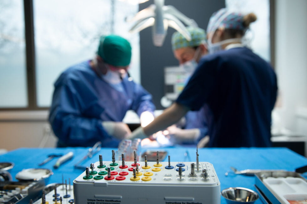 Chirurgie pré-implantaire et implantaire - cabinet ido